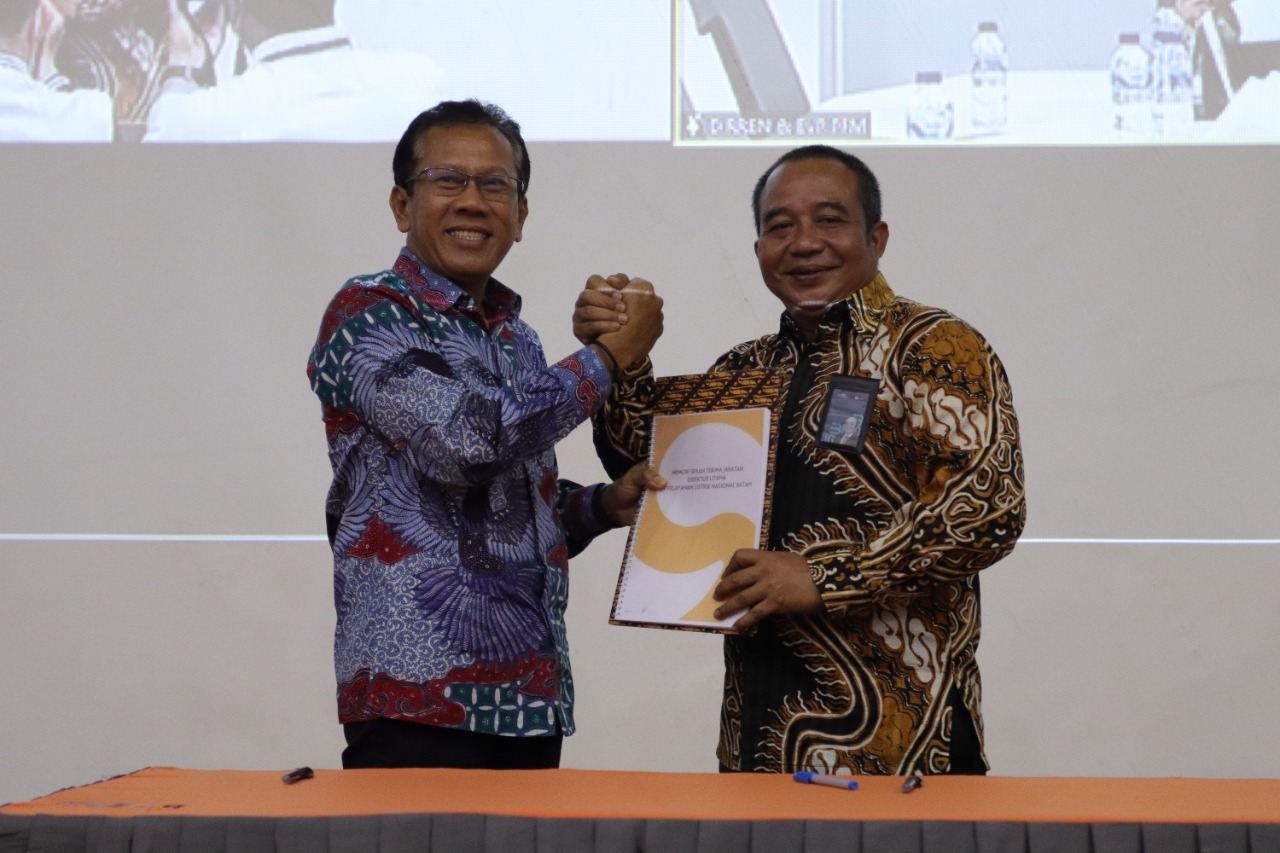 Pelantikan dan Serah Terima Jajaran Direksi Baru PT PLN Batam ...