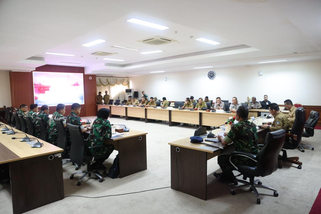 Bahas Pengembangan Baseops dan Apron Lanud RHF, Gubernur Kepri Rapat ...